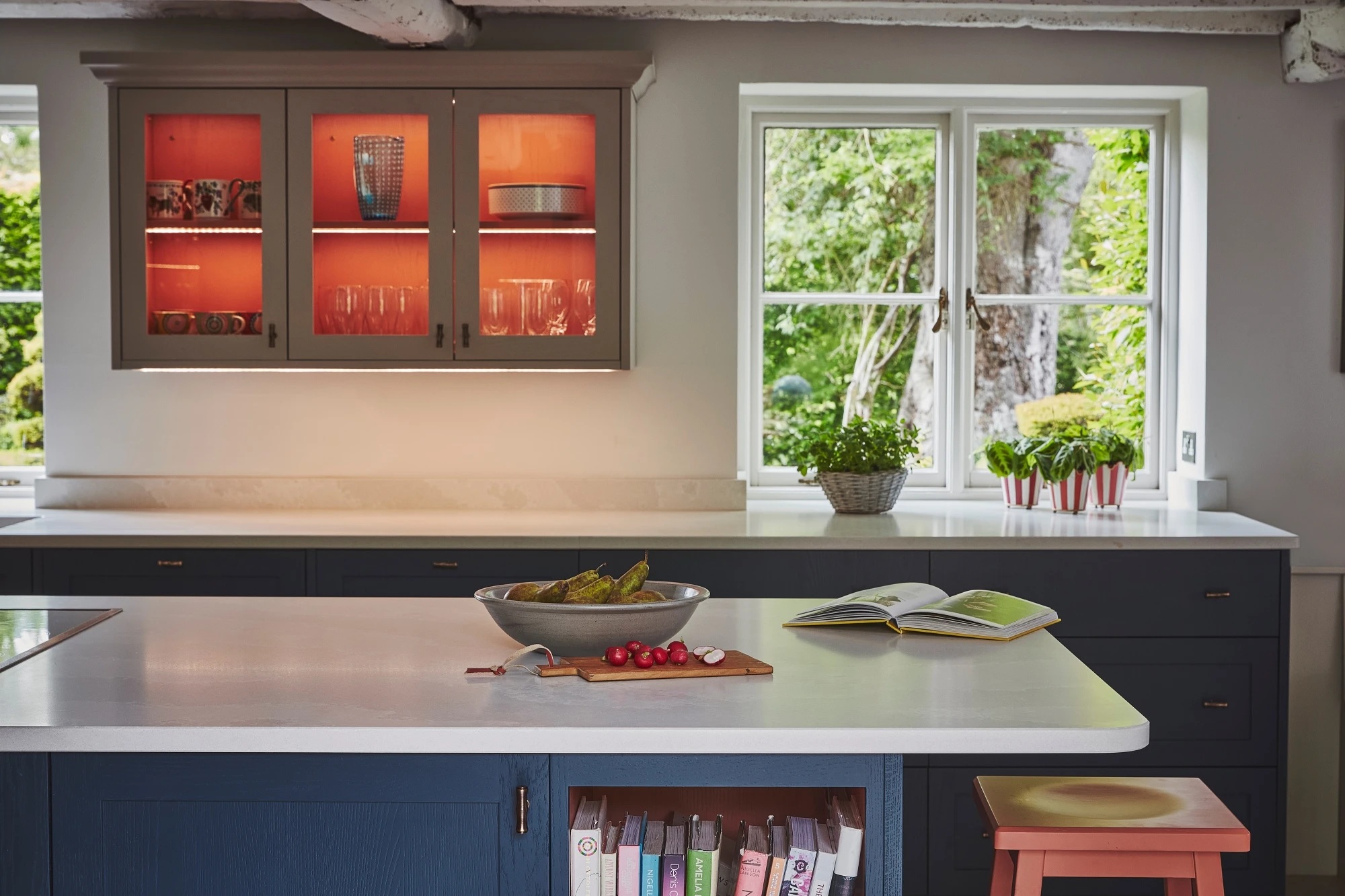 How to add warmth to a contemporary kitchen